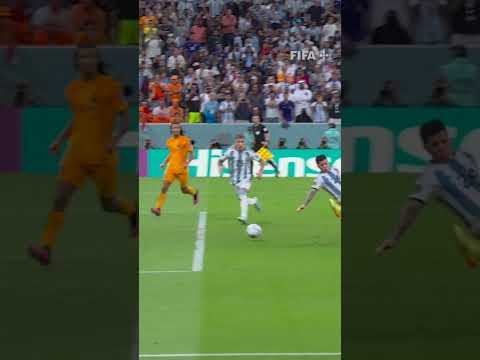 INCREDIBLE last minute free-kick from Netherlands as Weghorst scores v ...